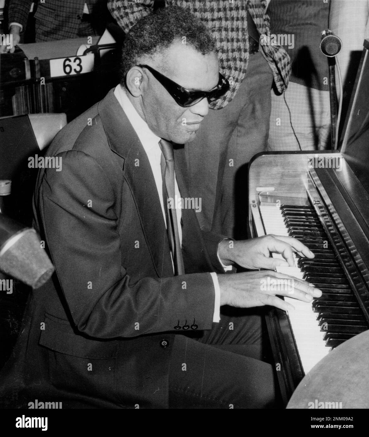 Musician Ray Charles performs the official state song "Georgia on My ...