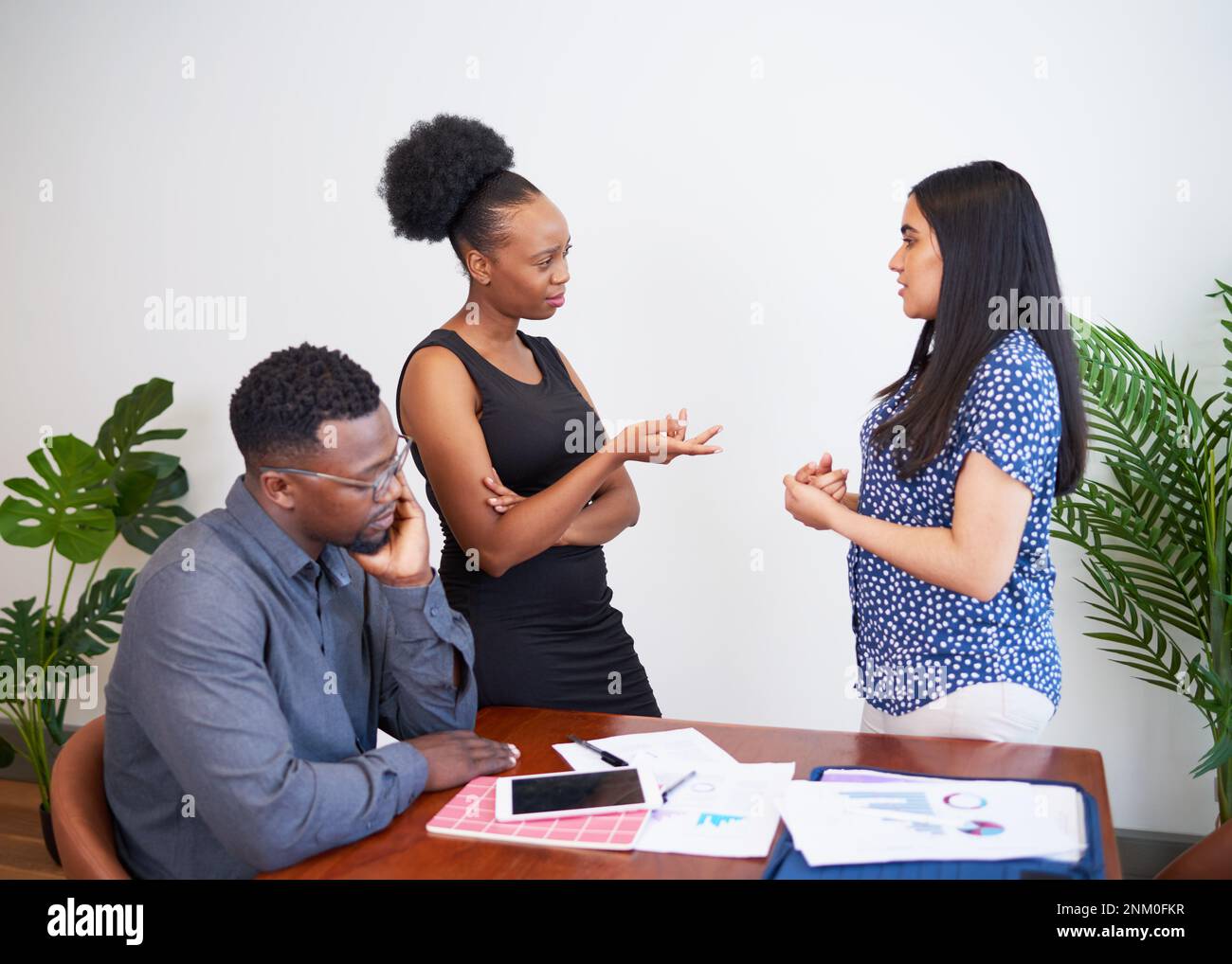 African meeting financial stress hi-res stock photography and images ...