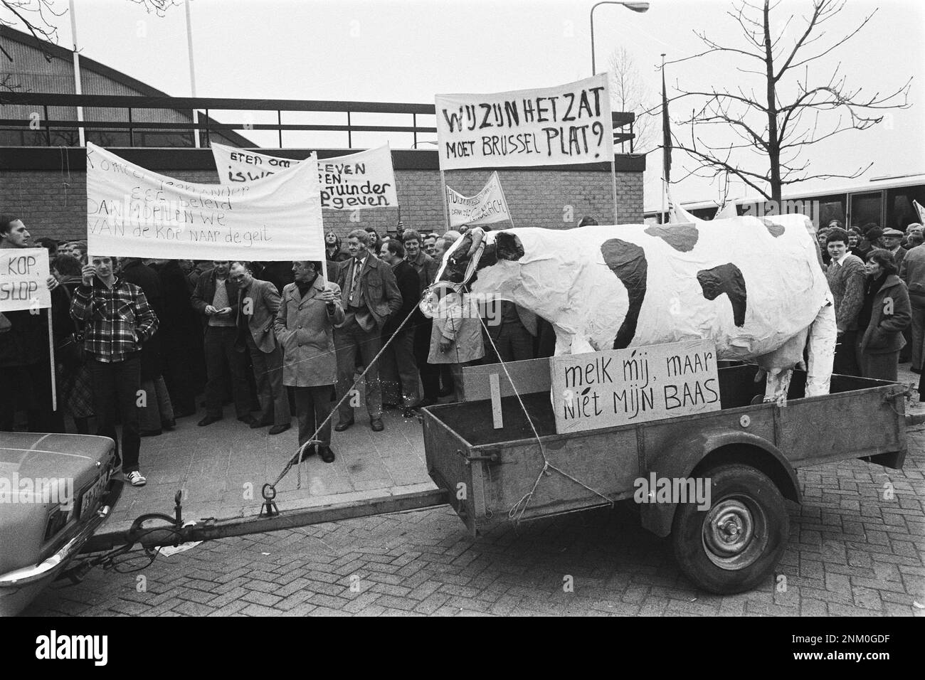 Netherlands History: Gathering of angry farmers in Zwolle (IJsselhal ...