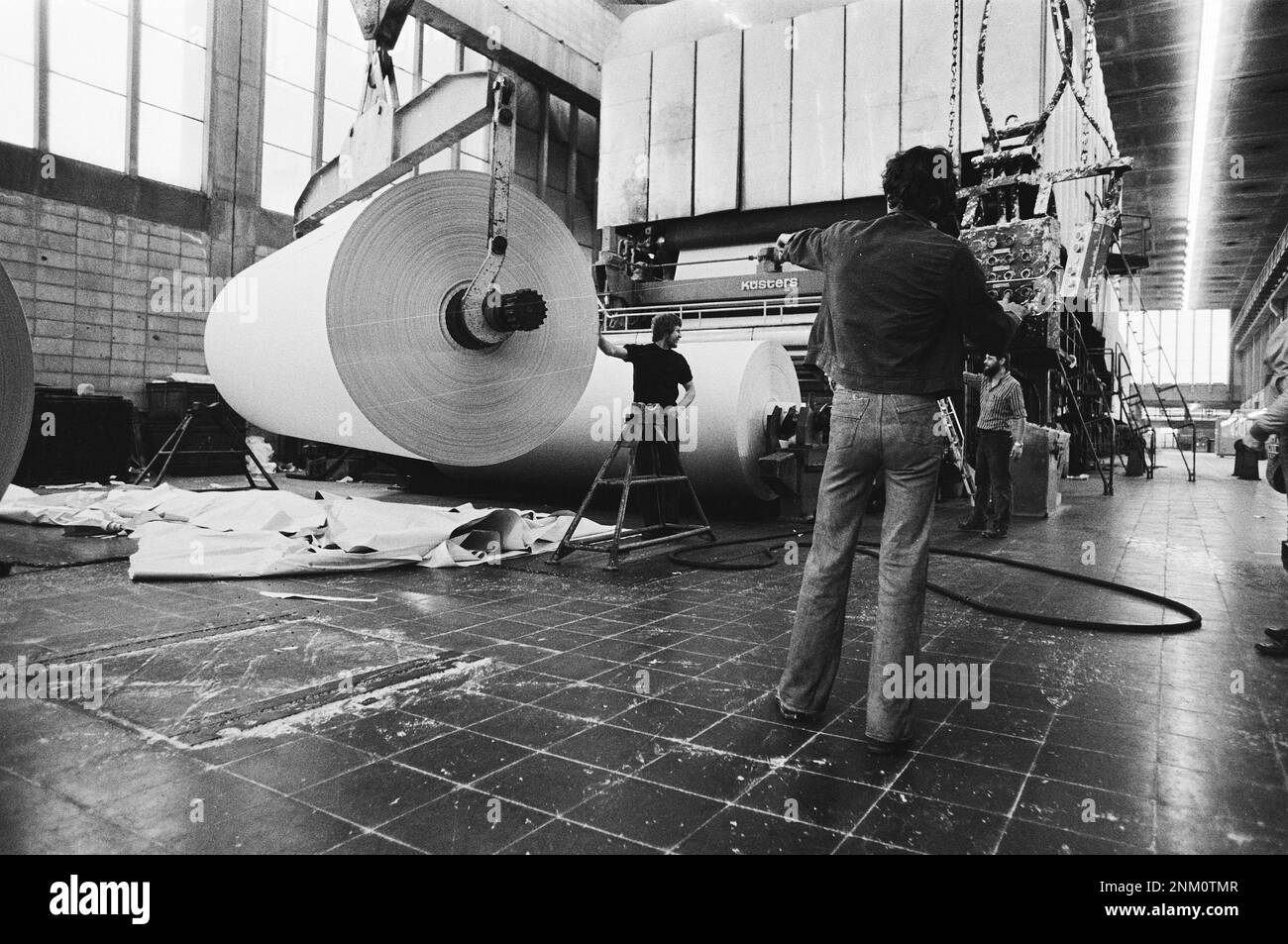 Netherlands History: Van Gelder occupied in Wormer; workers at a paper ...