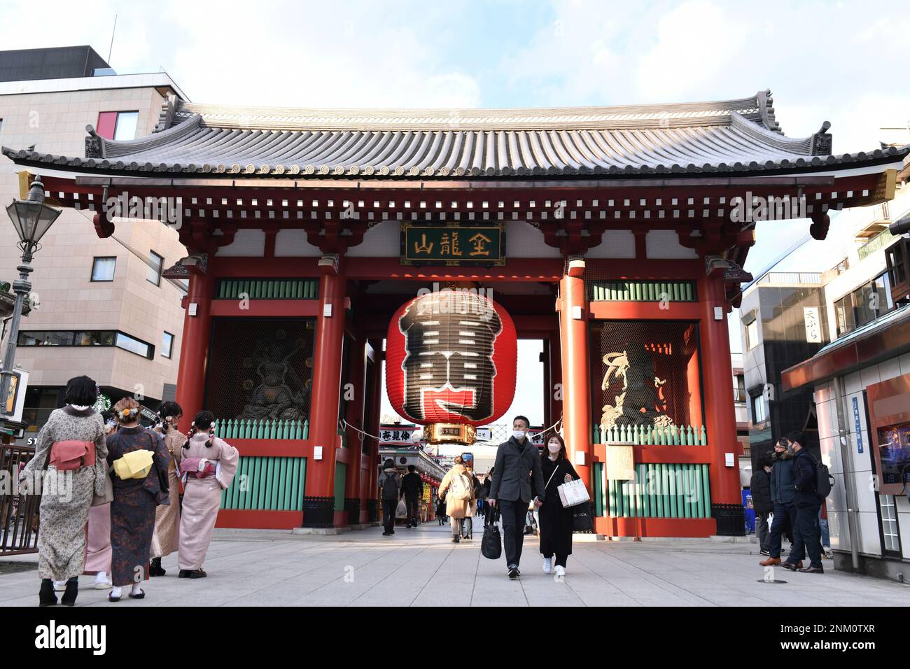 A picture takenon Jan. 13, 2022 shows Kaminari-mon gate in Asakusa ...