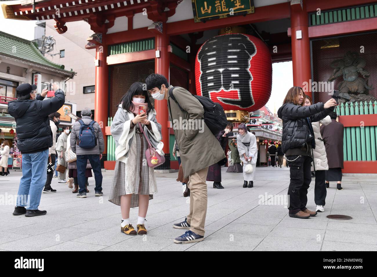 A picture takenon Jan. 13, 2022 shows Kaminari-mon gate in Asakusa ...