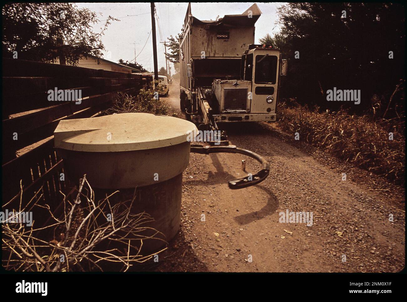 1970s garbage truck hi-res stock photography and images - Alamy