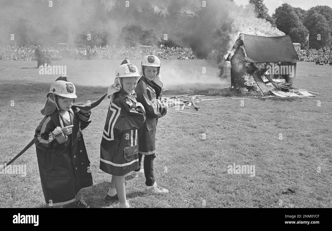 Police and fire brigade party at Malieveld in The Hague; children are ...