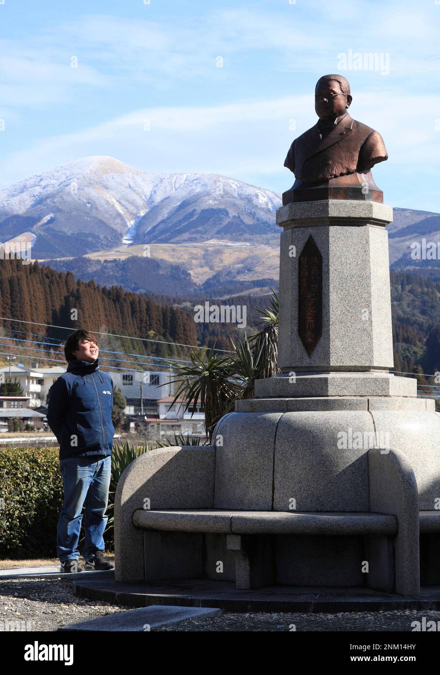 A statue of Kitasato Shibasaburō is pictured with Mt. Waita seen in the ...