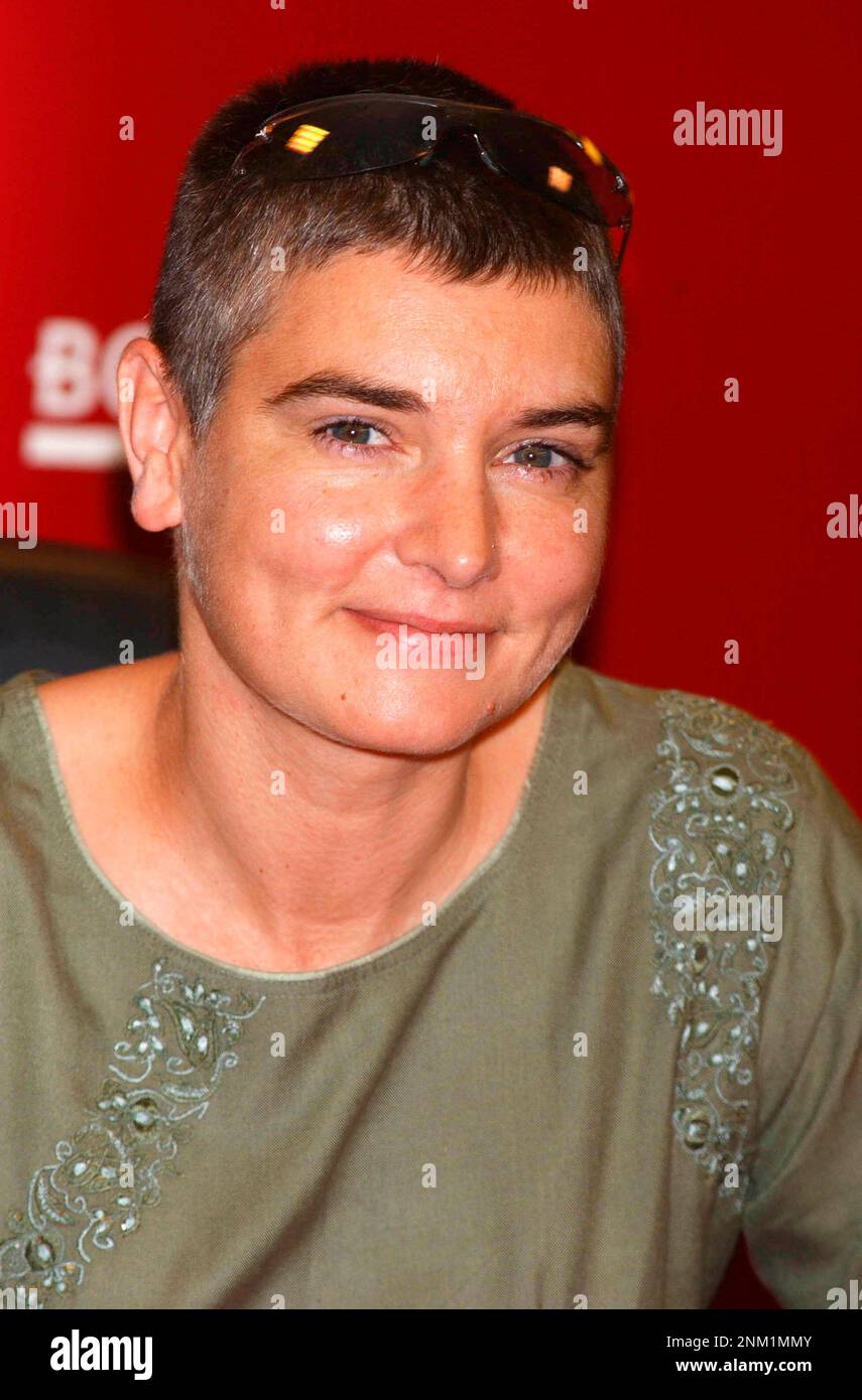 JANUARY 14th 2022: Singer Sinead O'Connor hospitalized days after her ...