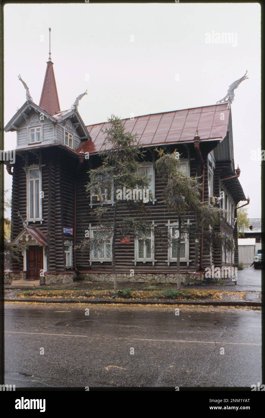 Log buildings russia federation 1990 2000 hi-res stock photography and ...