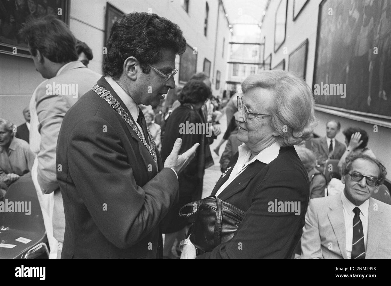 Mayor Van Thijn awards Anne Frank Literature Prize to Ida Fink ca. 1985 ...