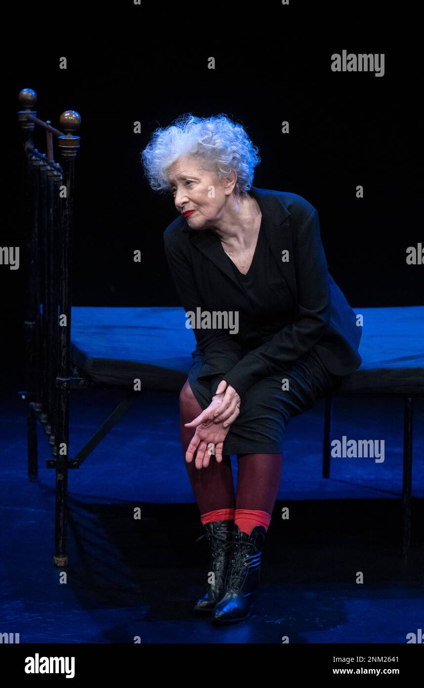 James joyces women hi-res stock photography and images - Alamy