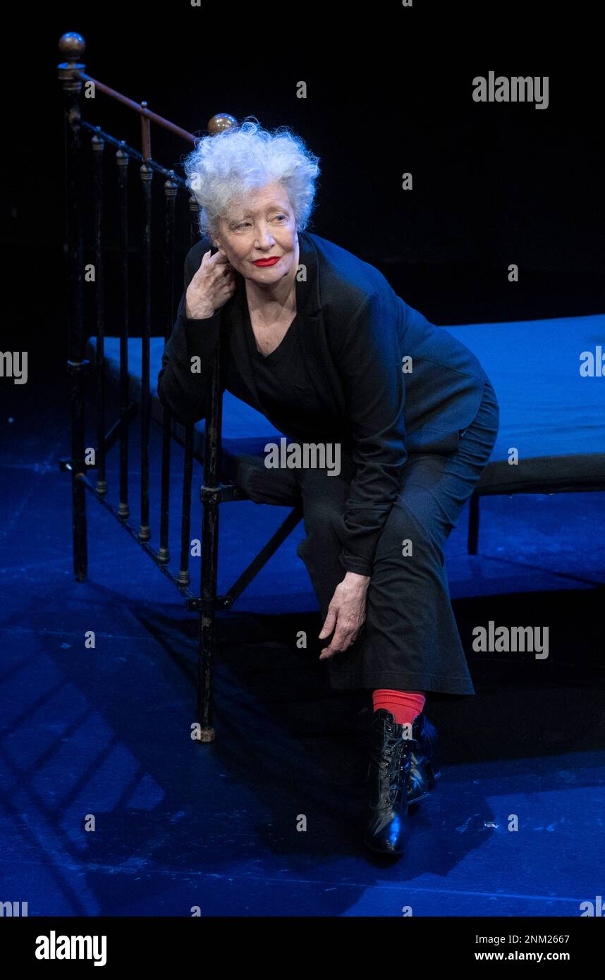 James joyces women hi-res stock photography and images - Alamy