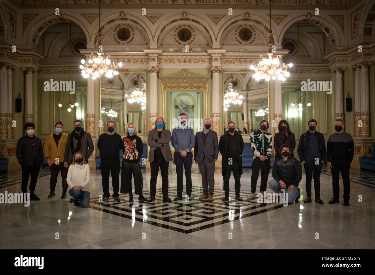 Family photo, in the center of (l-r), the dean of Eina, Pau de Solà ...