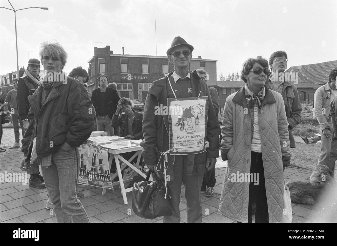 Occupation of Moerdijk against new nuclear power plants; young and old ...
