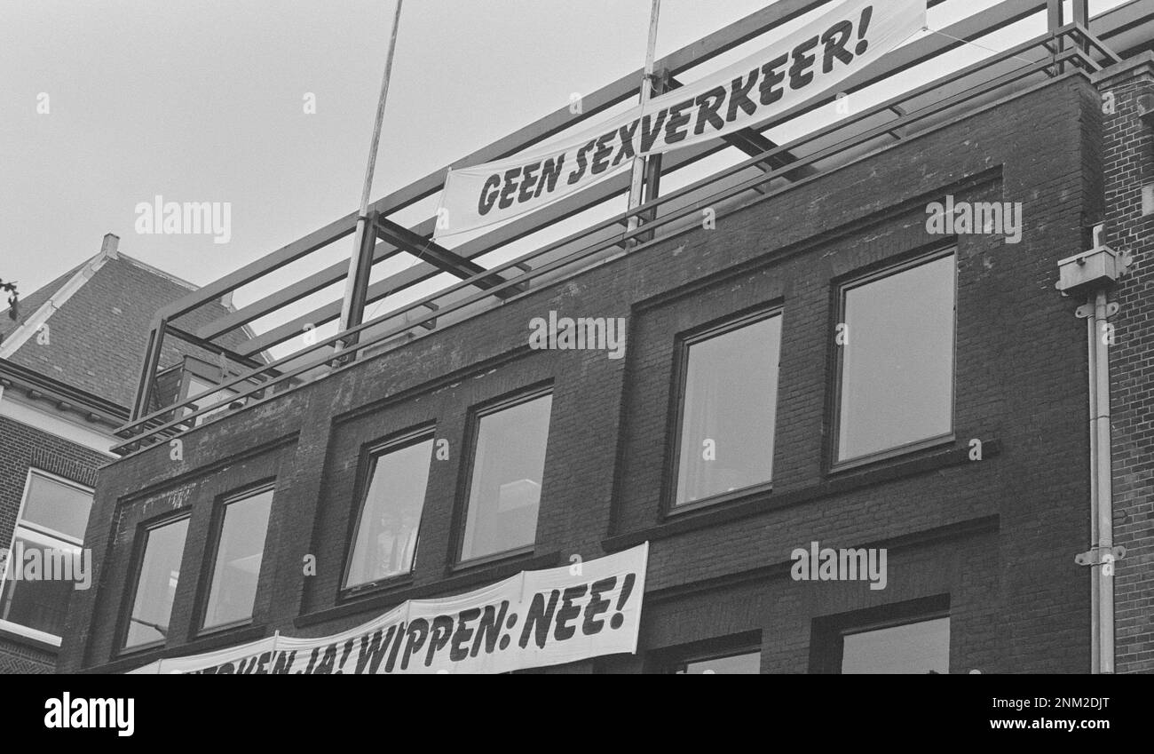 Dutch citizens with common sense have posted banners against ...