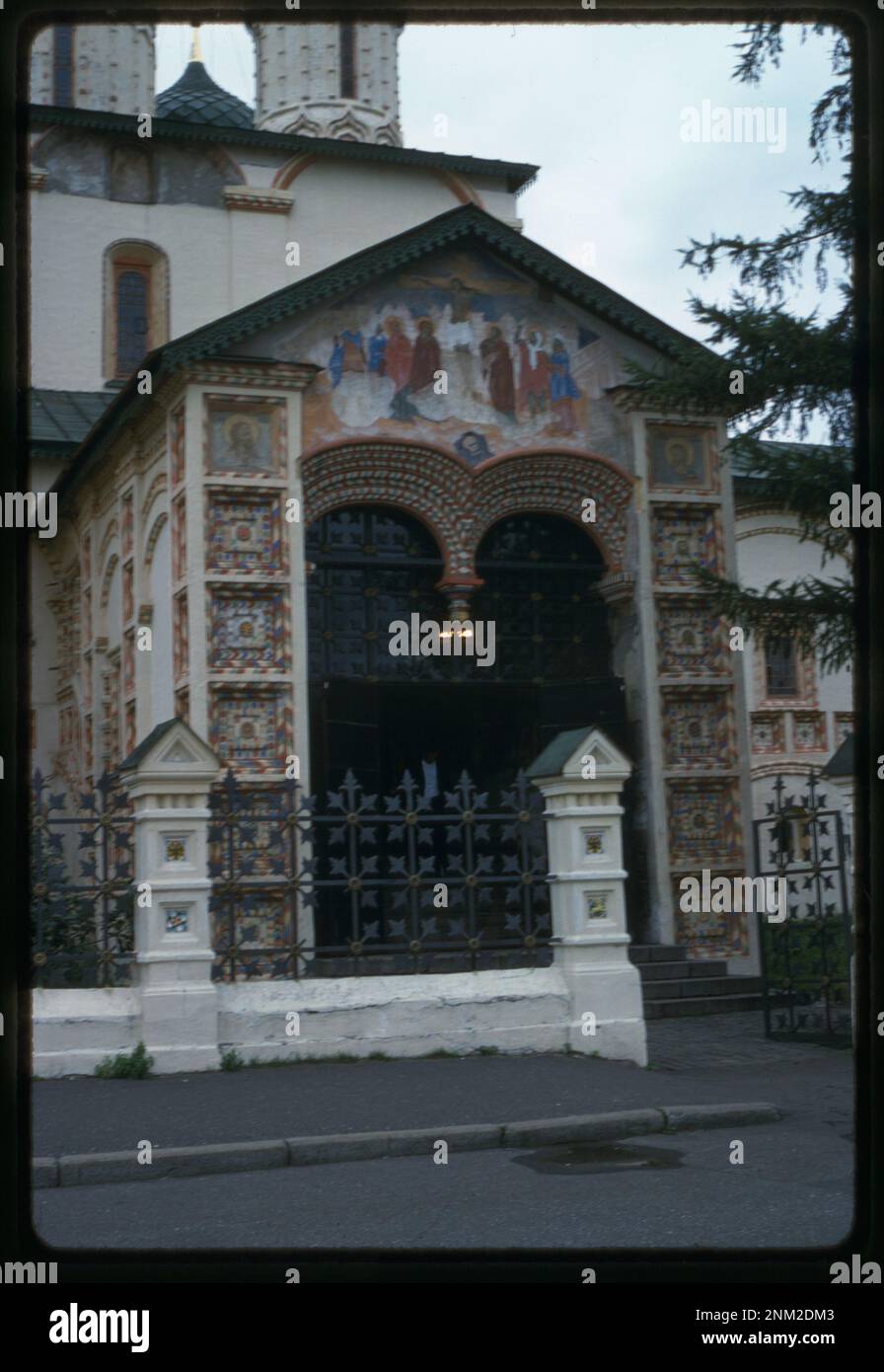 Church of Elijah the Prophet (1647-50), west entrance, Yaroslavl ...