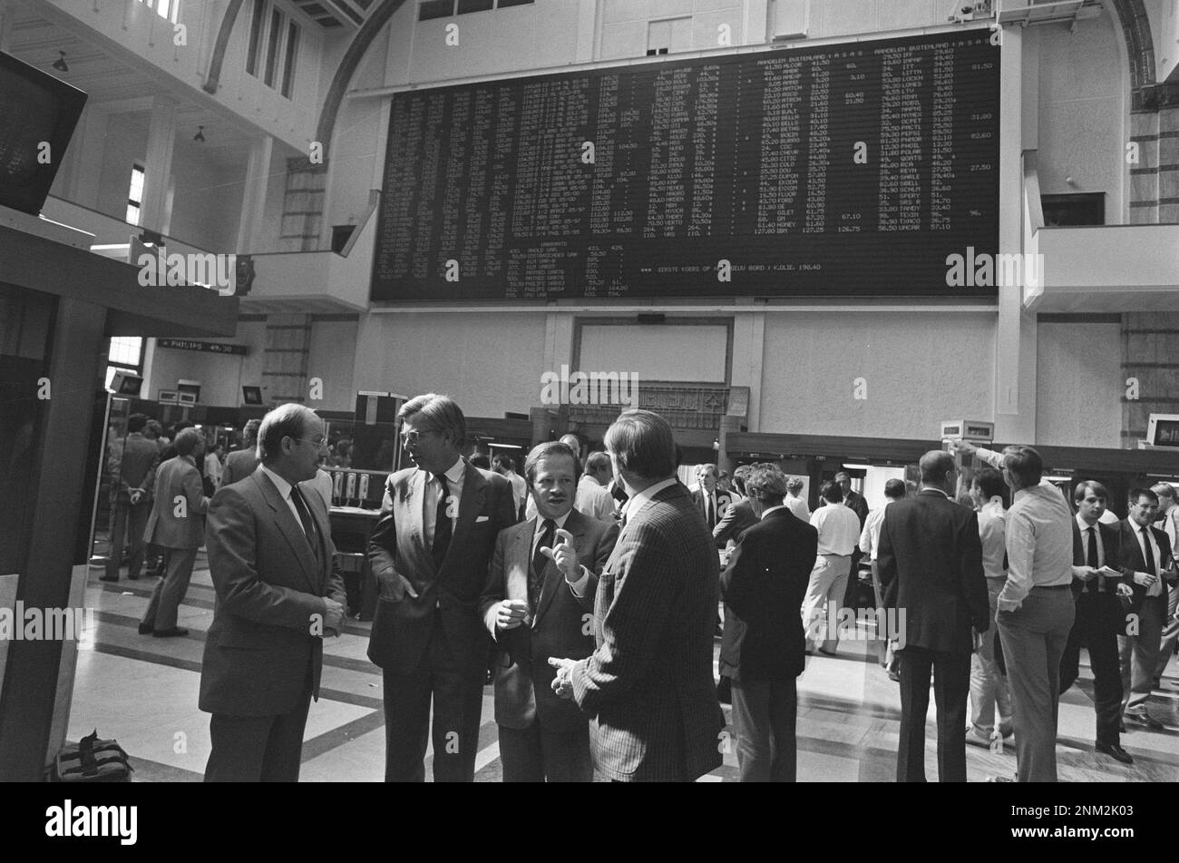 Trading floor stock exchange 1980s Black and White Stock Photos ...
