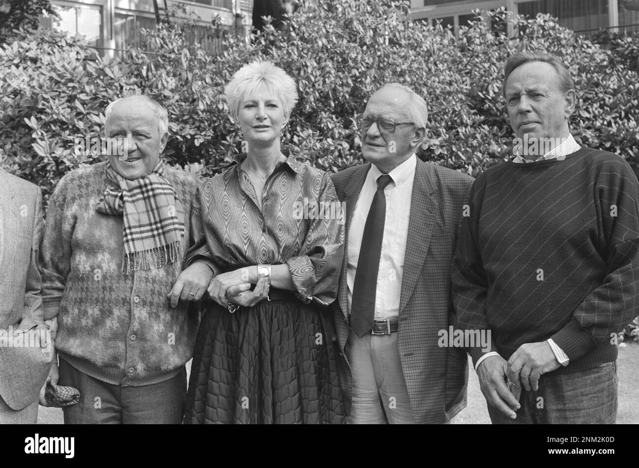 Main characters TV series The Breakers; Johnny Kraaijkamp, Adèle ...