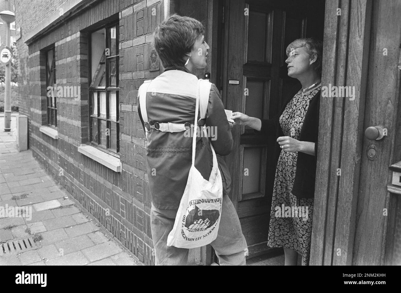 Woman collecting signatures hi-res stock photography and images - Alamy