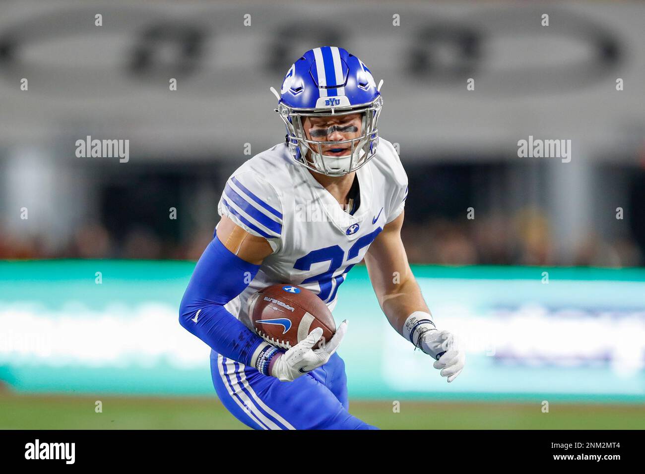 LOS ANGELES, CA - NOVEMBER 27: Brigham Young Cougars tight end Dallin ...