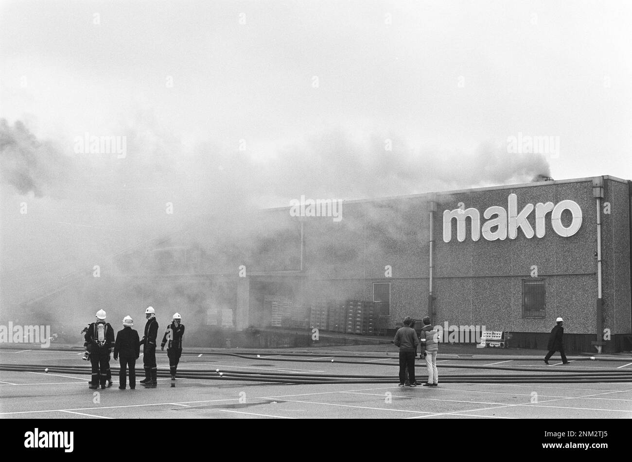 Fire at the Makro Cash and Carry warehouse store in Amsterdam ...