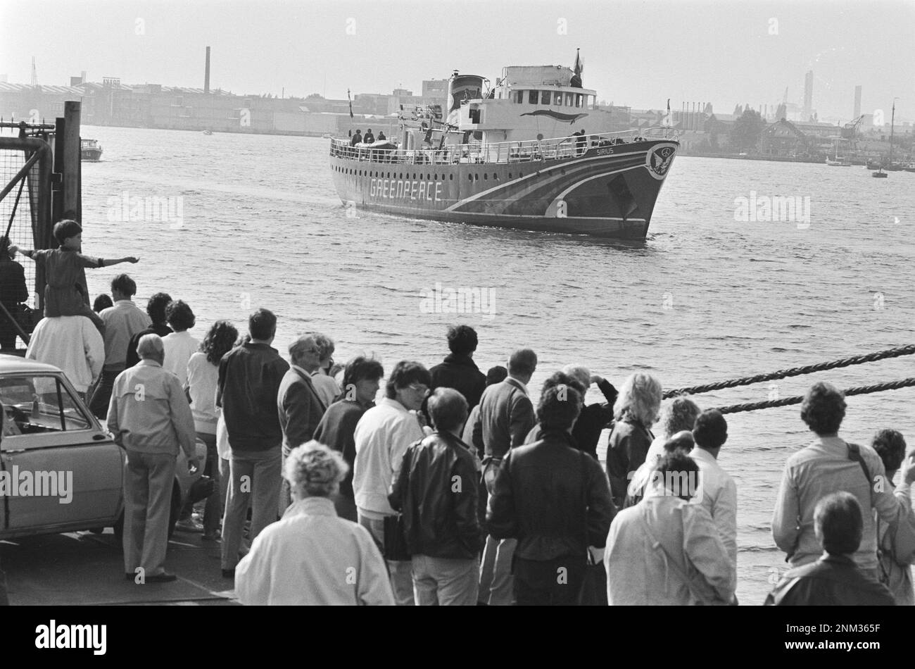 Greenpeace action ship Sirius escapes from port of Antwerp; the Sirius ...