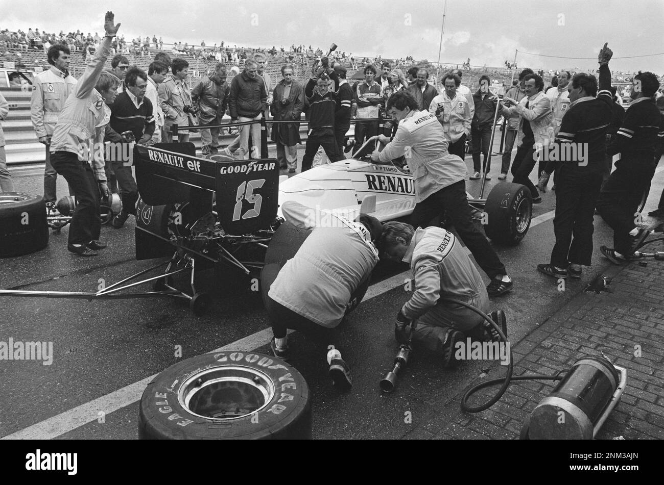 Formula 1 racing cars Black and White Stock Photos & Images - Alamy