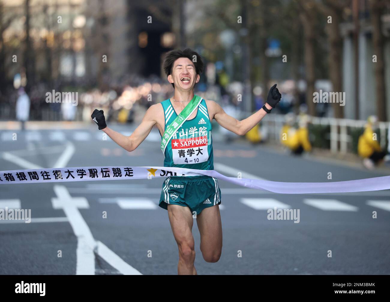 Hironobu Nakakura, an anchor runner of Aoyama Gakuin University ...