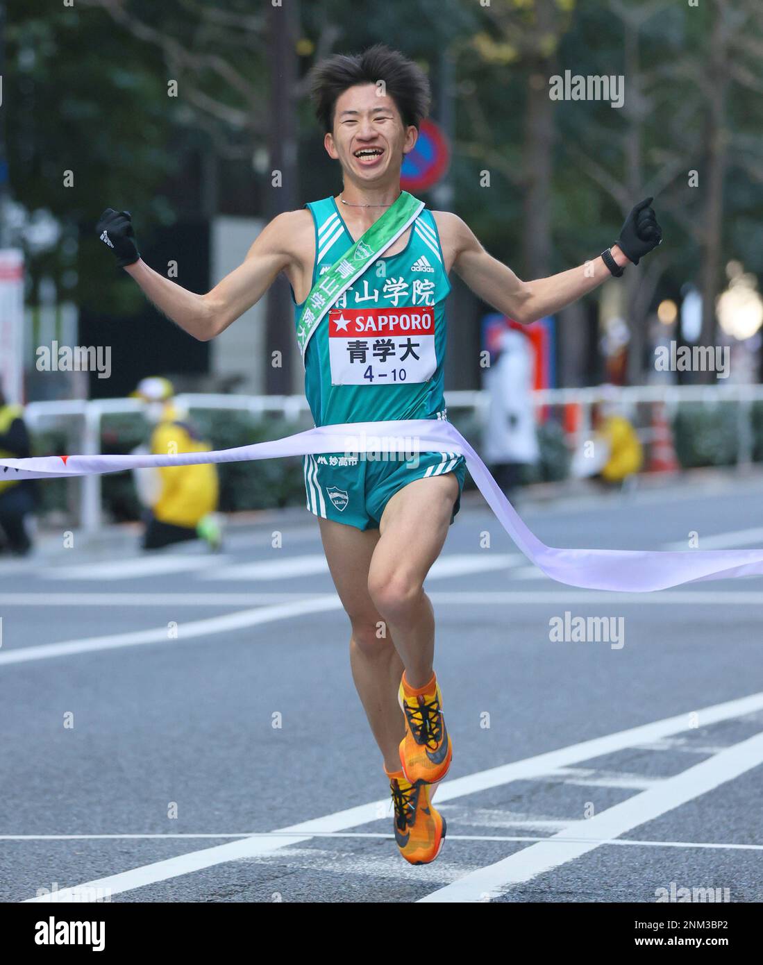 Hironobu Nakakura, an anchor runner of Aoyama Gakuin University ...