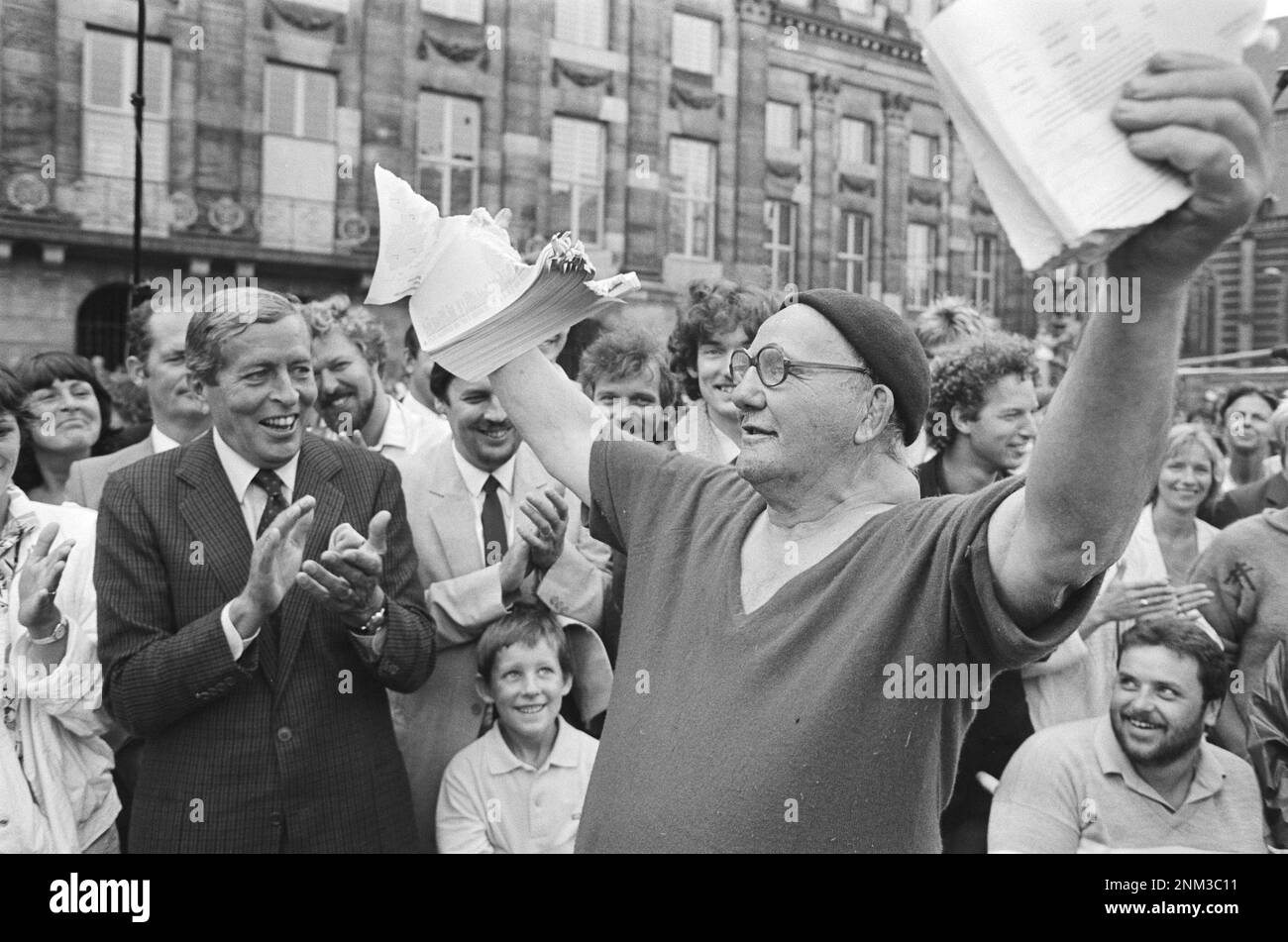 Miraculous parade in amsterdam hi-res stock photography and images - Alamy
