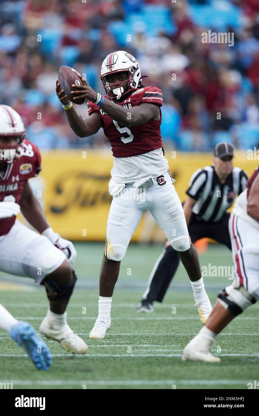 South Carolina Gamecocks quarterback Dakereon Joyner (5) receives a ...