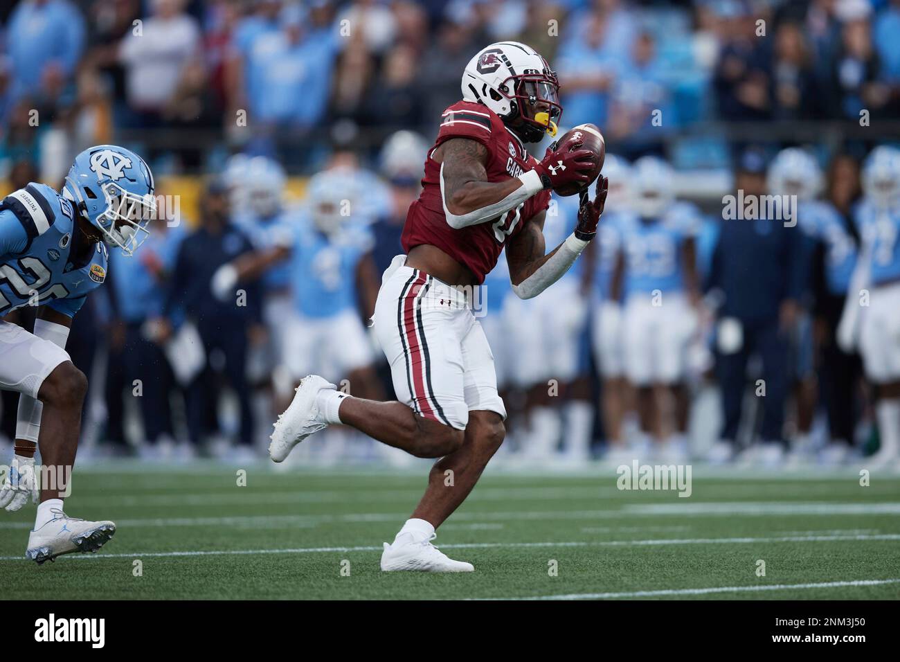 South Carolina Gamecocks tight end Jaheim Bell (0) catches a pass on his way to a 69-yard ...