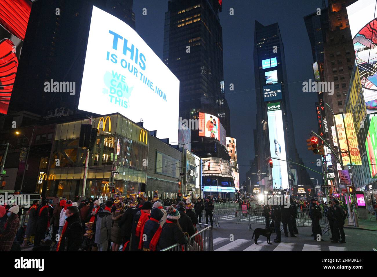 Photo by: NDZ/STAR MAX/IPx 2021 12/31/21 People gather for the New ...
