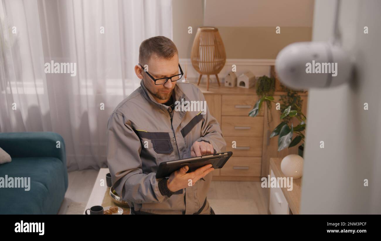 Male installer in uniform sets hi-res stock photography and images - Alamy