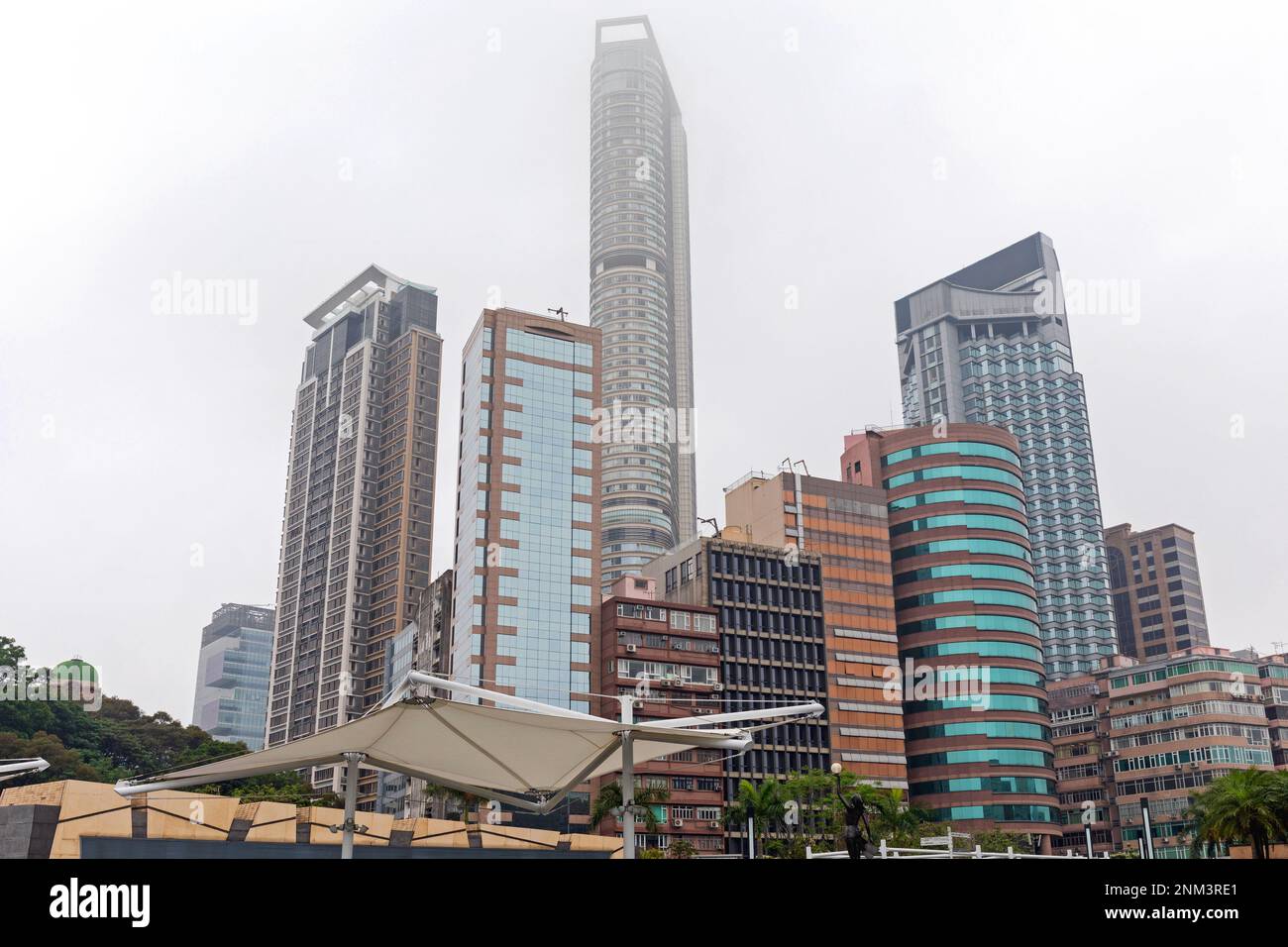 Tall skyscraper buildings hi-res stock photography and images - Alamy