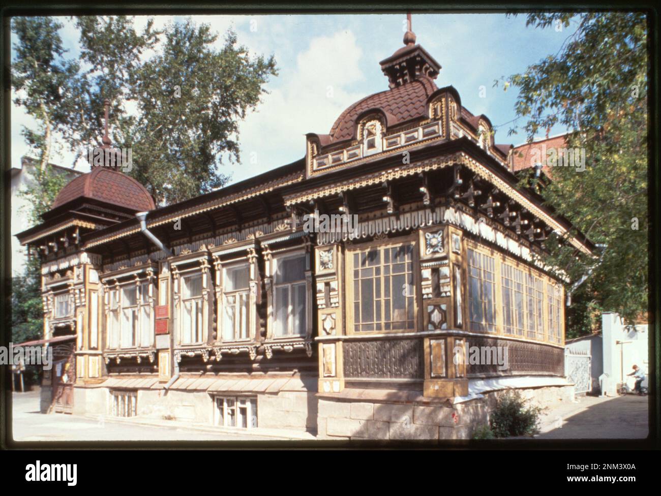 Log buildings russia federation 2000 hi-res stock photography and ...