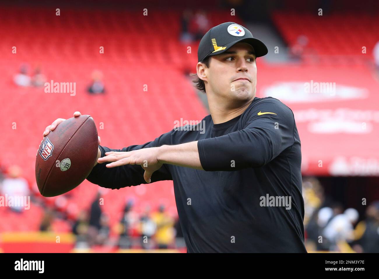 KANSAS CITY, MO - DECEMBER 26: Pittsburgh Steelers quarterback Mason ...