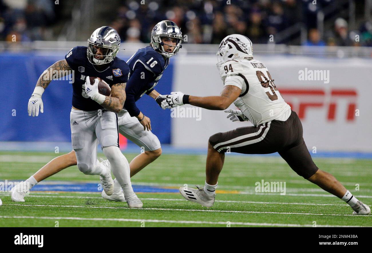 December 27, 2021: Nevada Wolf Pack running back Toa Taua (35) at the ...