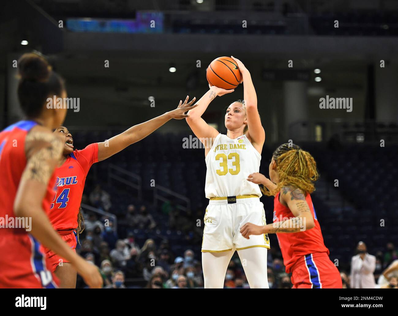 December 22, 2021: Notre Dame Fighting Irish forward Sam Brunelle (33 ...