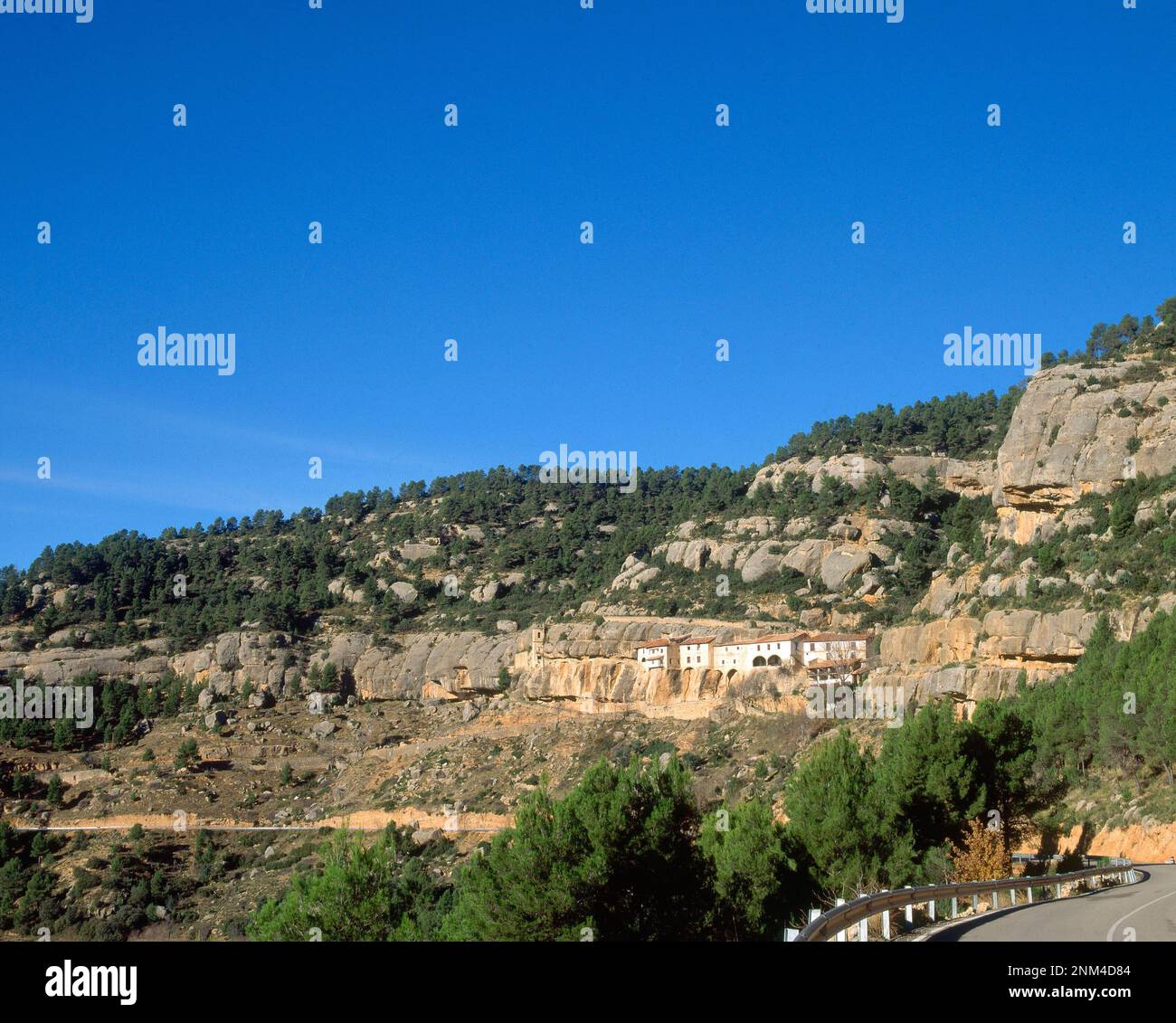SANTUARIO DE LA VIRGEN DE LA PALMA INCRUSTADO EN LA ROCA CALIZA ...