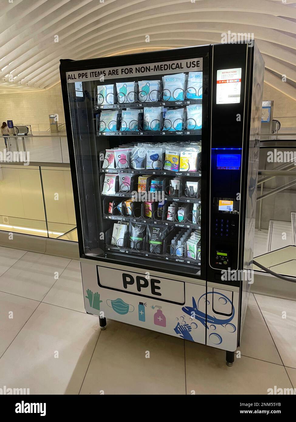 Photo by: STRF/STAR MAX/IPx 2021 12/15/21 Atmosphere during the ...