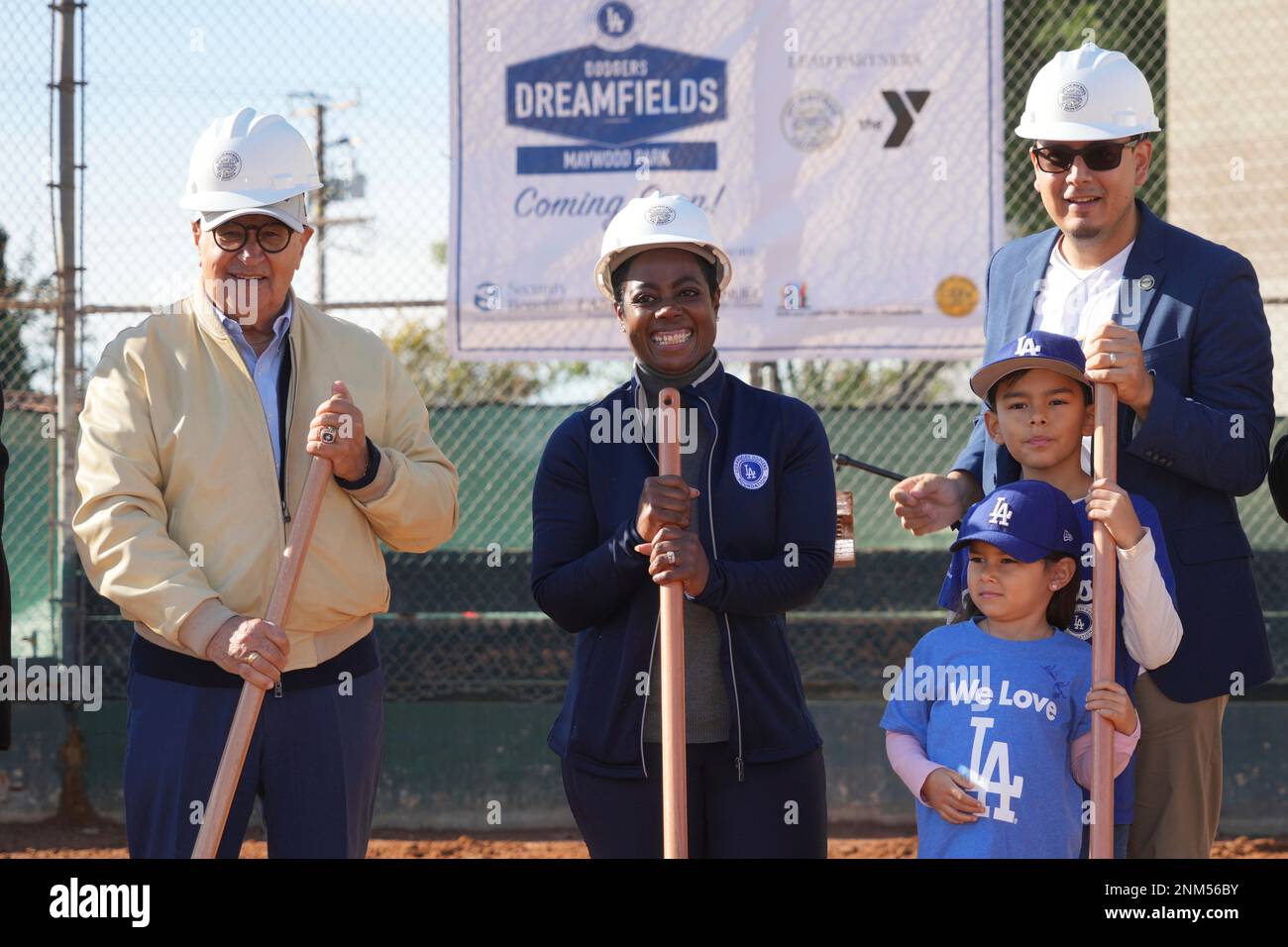 Los Angeles Dodgers Spanish language broadcaster Jaime Jarrin (left ...