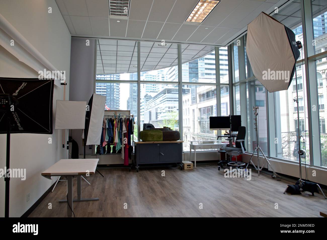 Tripod chair hi-res stock photography and images - Alamy