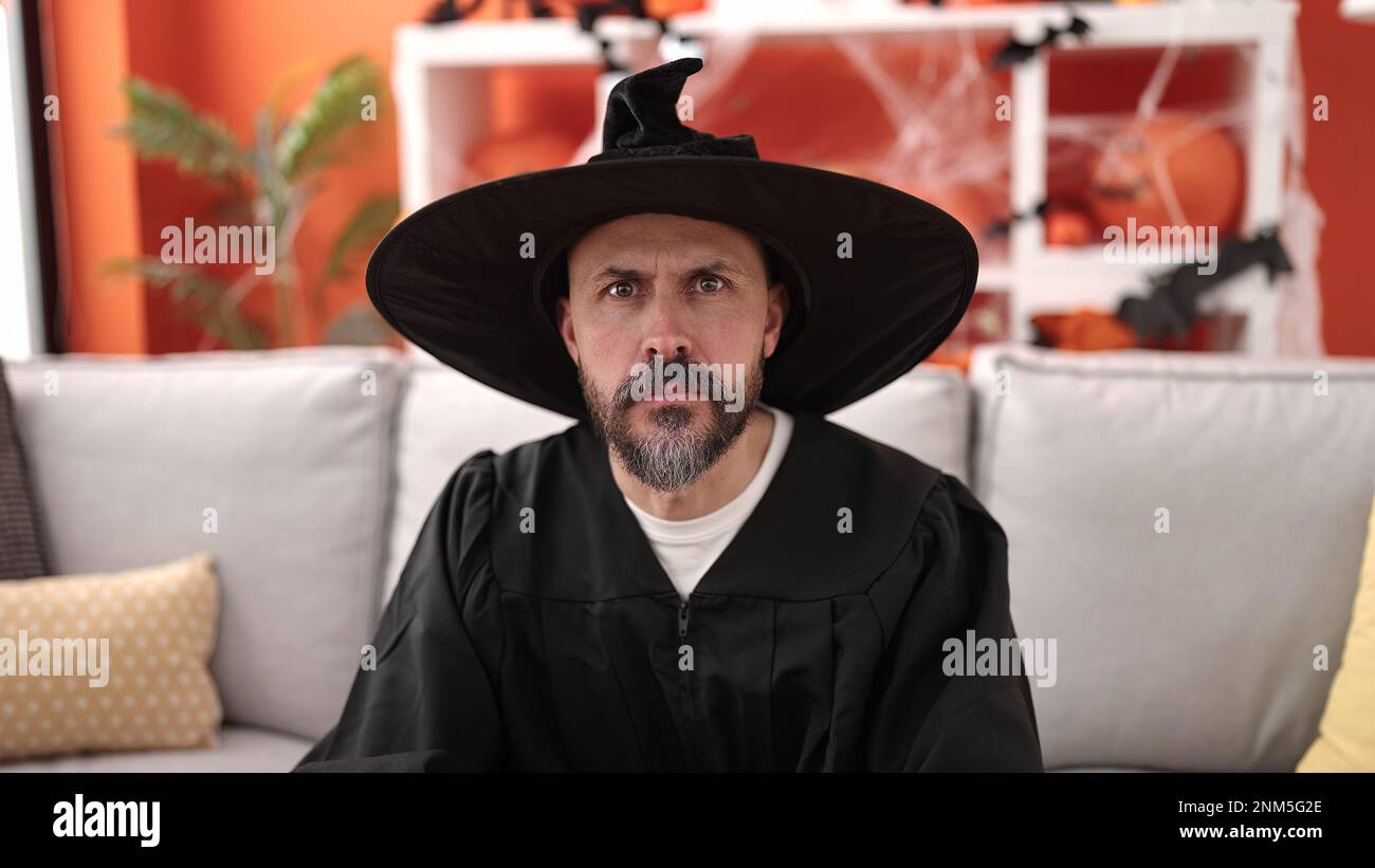 Man wearing wizard costume hi-res stock photography and images - Alamy