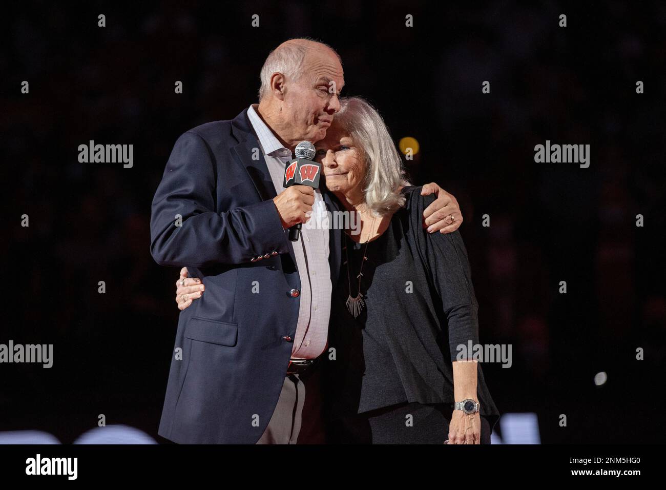 Former Wisconsin Badgers Bo Ryan speaks to the crowd with his wife ...