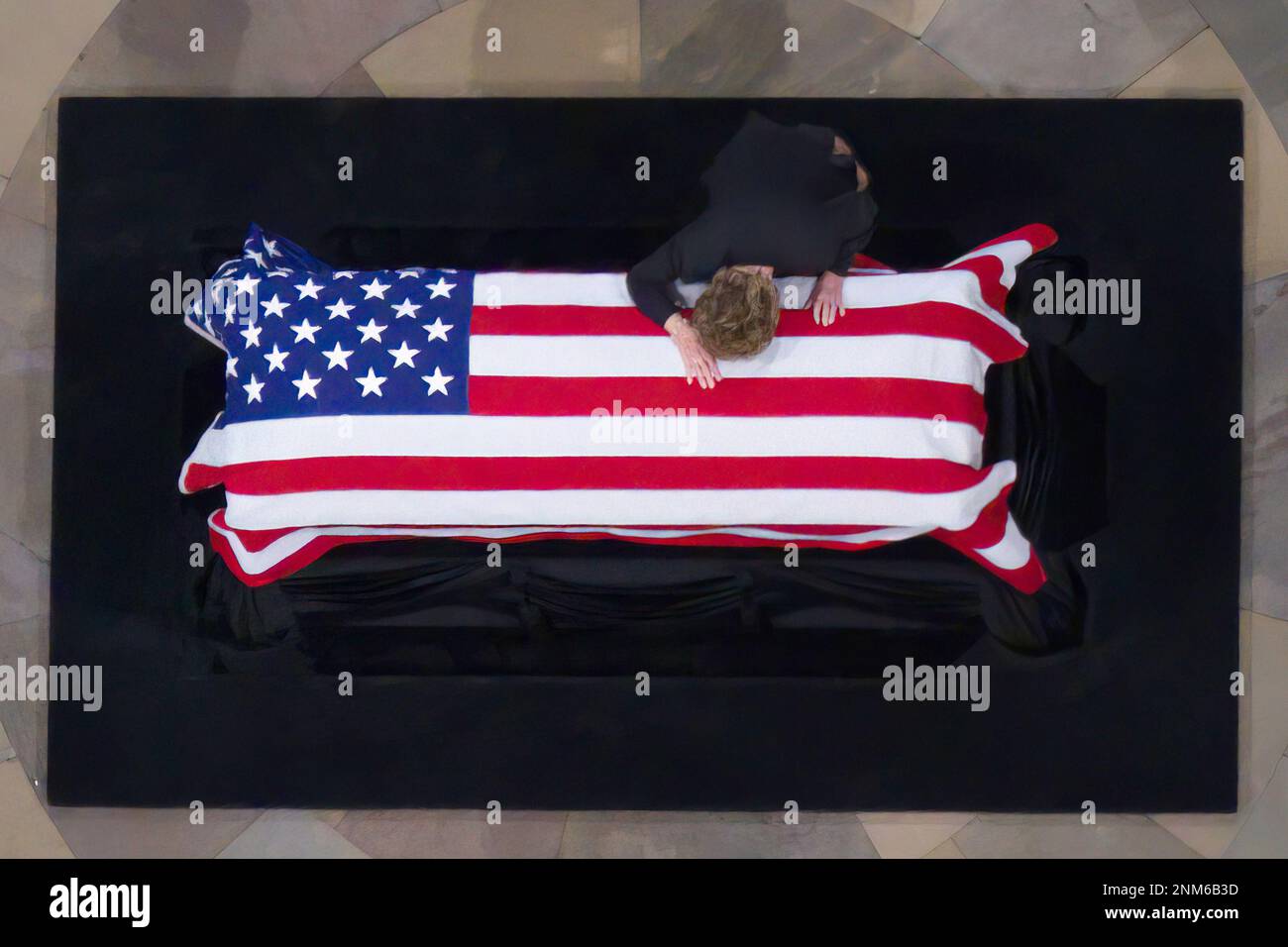 Former Sen. Elizabeth Dole lays her head on casket of her husband ...