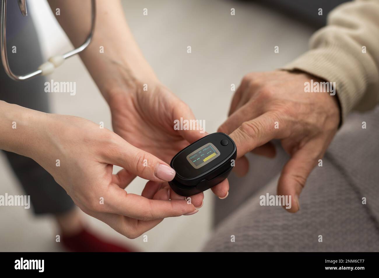 Measurement of oxygen level and pulse rate with a portable pulse ...