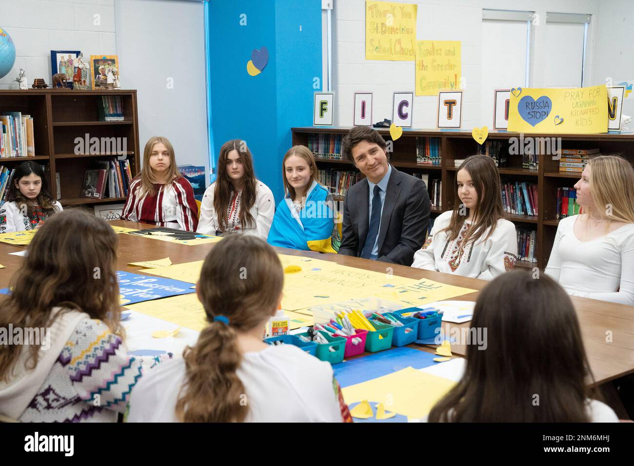 Prime Minister Justin Trudeau meets Ukrainian Canadian school children ...