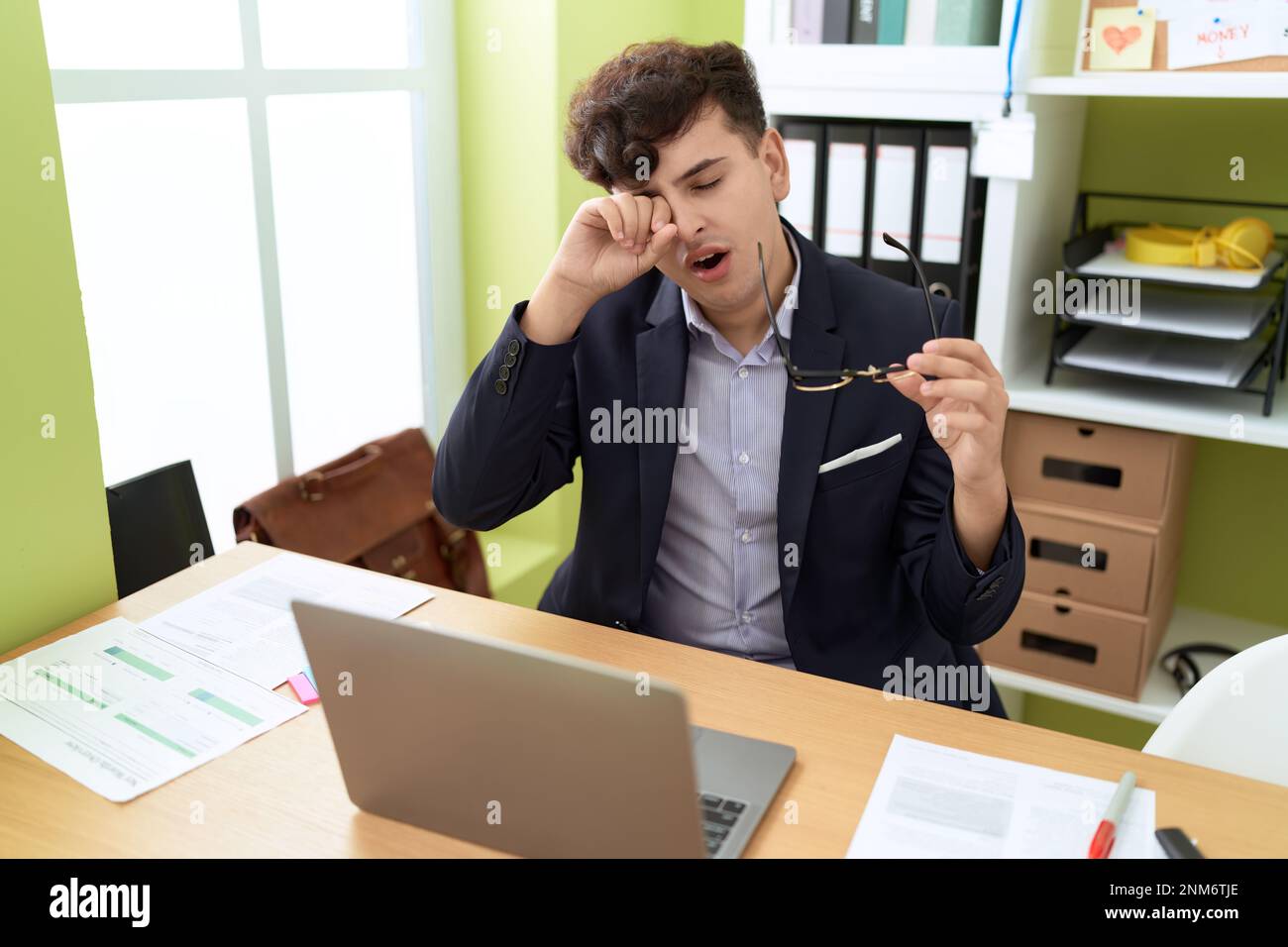 Non binary office worker hi-res stock photography and images - Alamy