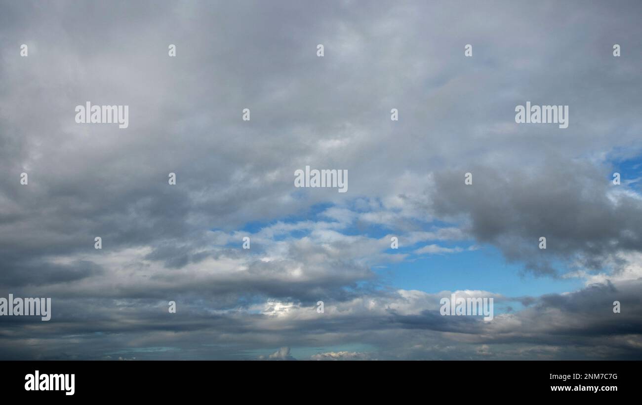 Black moody backdrop hi-res stock photography and images - Alamy