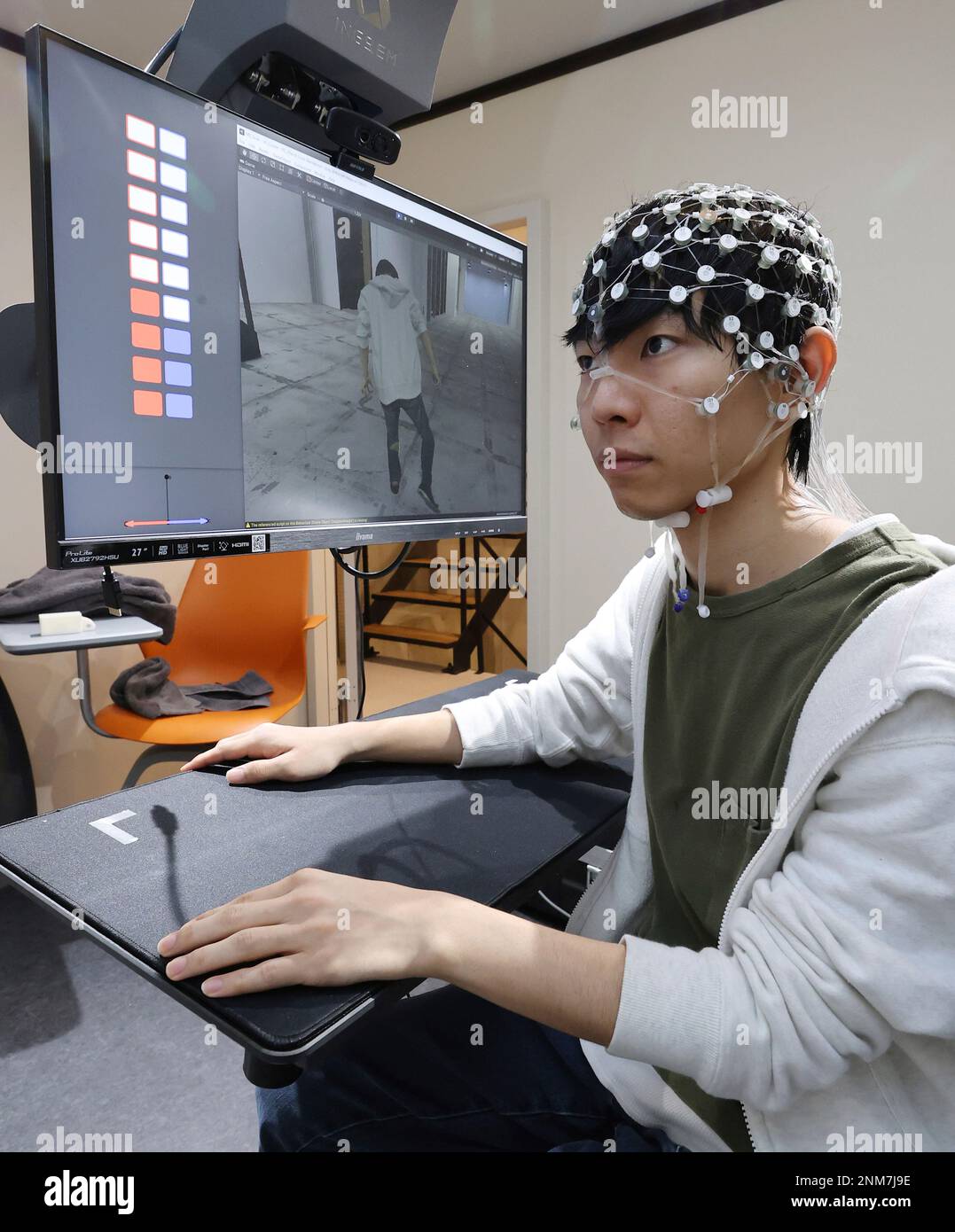 A photo shows the research on brain waves (electroencephalogram) by Keio University Professor ...