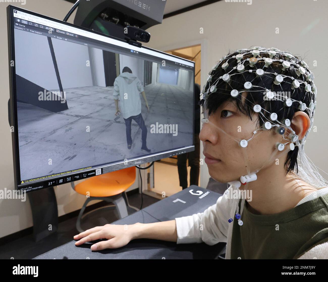 A photo shows the research on brain waves (electroencephalogram) by Keio University Professor ...